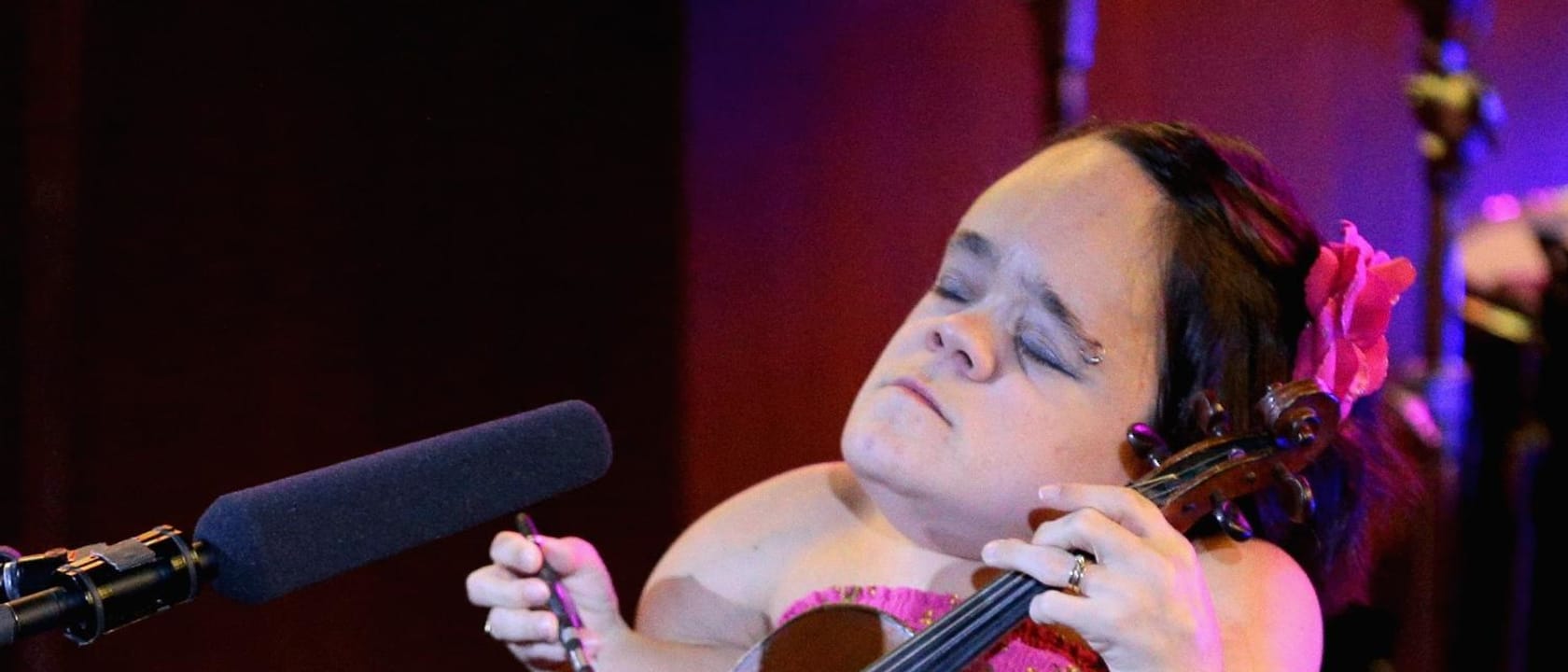 Gaelynn Lea Tickets & 2025 Tour Dates